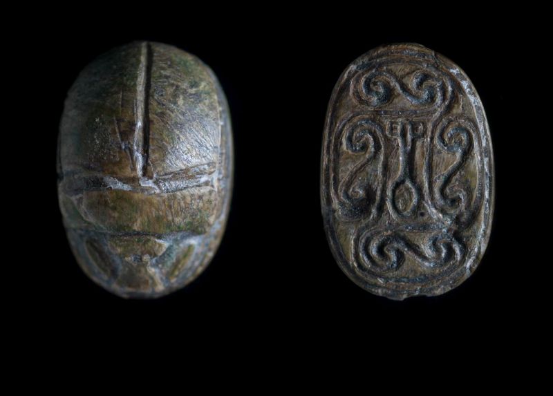 Scarab depicting scrolls enclosing a "nefer" sign | The Israel Museum ...