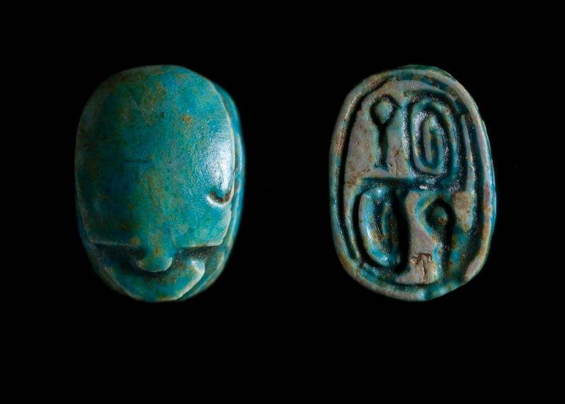Scarab depicting a spiral with two "nefer" signs | The Israel Museum ...