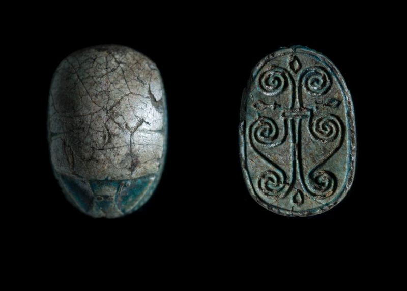 Scarab depicting a design of linked spirals and "nefer" signs | The ...