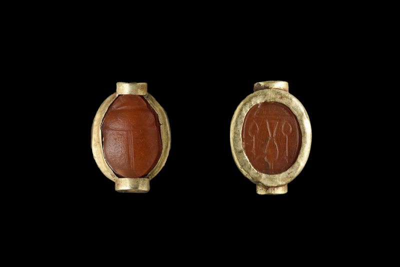 Scarab depicting a "hes" libation vase on a "neb," flanked by "nefer ...
