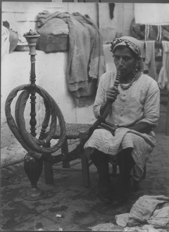 Yemenite Jewess smoking nargileh, She’arayyim | The Israel Museum ...