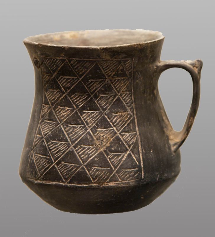 Cup with incised geometric decoration | The Israel Museum, Jerusalem